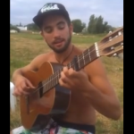 VIDEO : l'incroyable cover de Bella à la guitare gitane