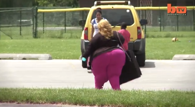 On vous présente Sarah, la femme aux plus grosses fesses du monde