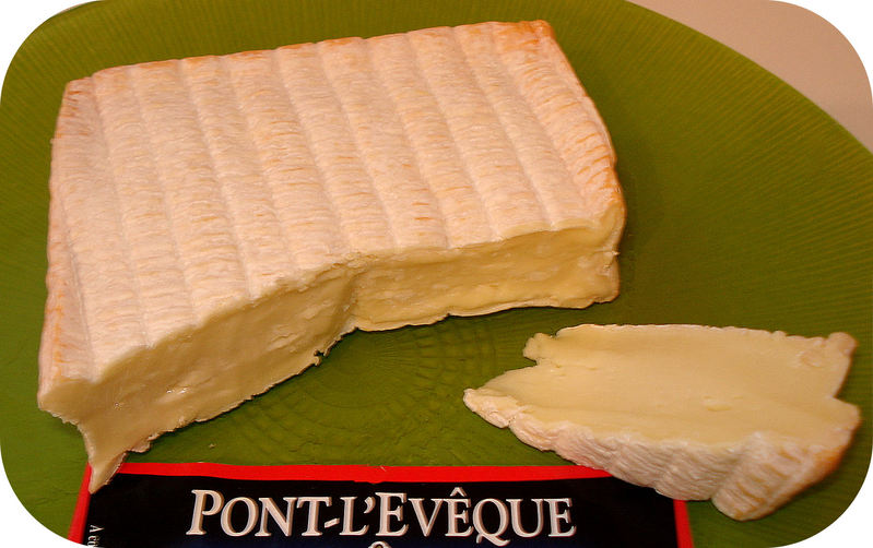 TOP 10 des fromages qui puent la mort mais qu'on adore