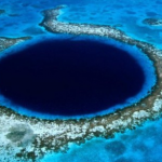 Envie de voyager ? Découvrez ces photos de magnifiques trous naturels ...