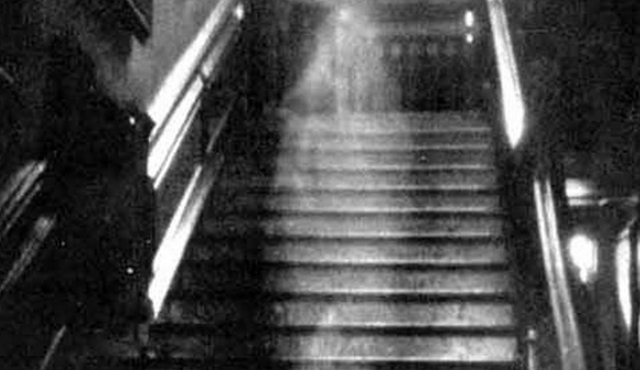 10 photos d'apparitions de fantômes absolument flippantes...