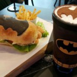 Batman ouvre son café
