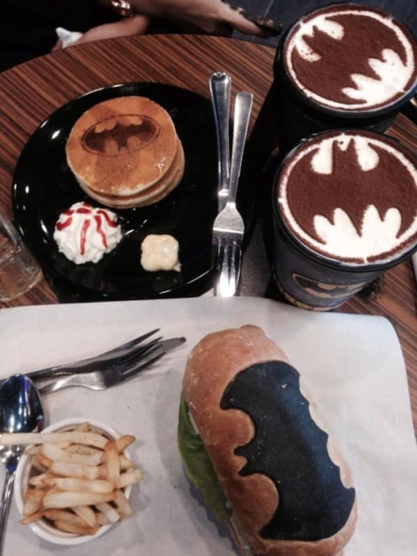 Batman ouvre son café