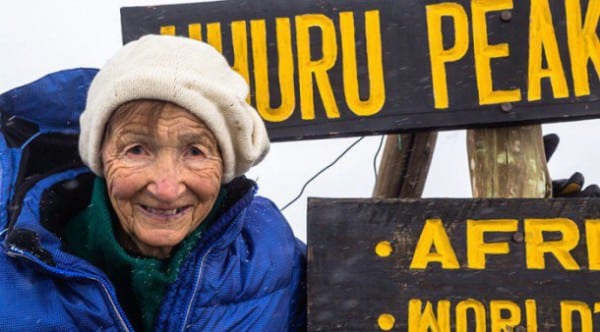 À 64 ans, elle se présente "comme la mamie la plus chaude du monde" : elle dévoile son secret ...