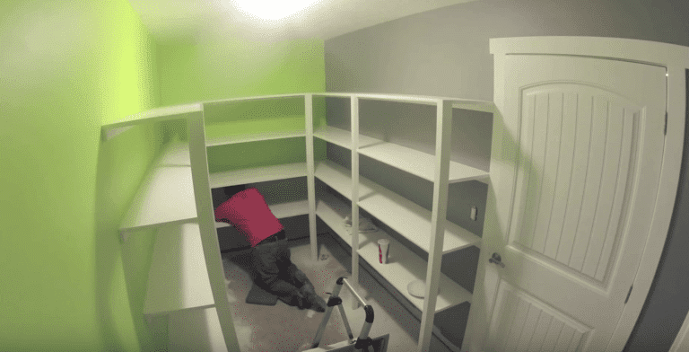 Il a passé 20 jours dans le sous-sol de sa maison à faire quelque chose ...