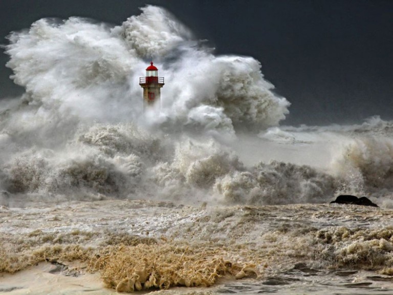 27 phares majestueux qui affrontent la mer déchainée - Page 2 sur 3