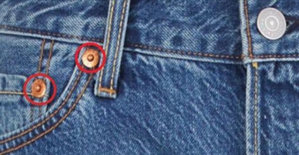 Savez-vous à quoi servent ces petits rivets sur les poches des jeans