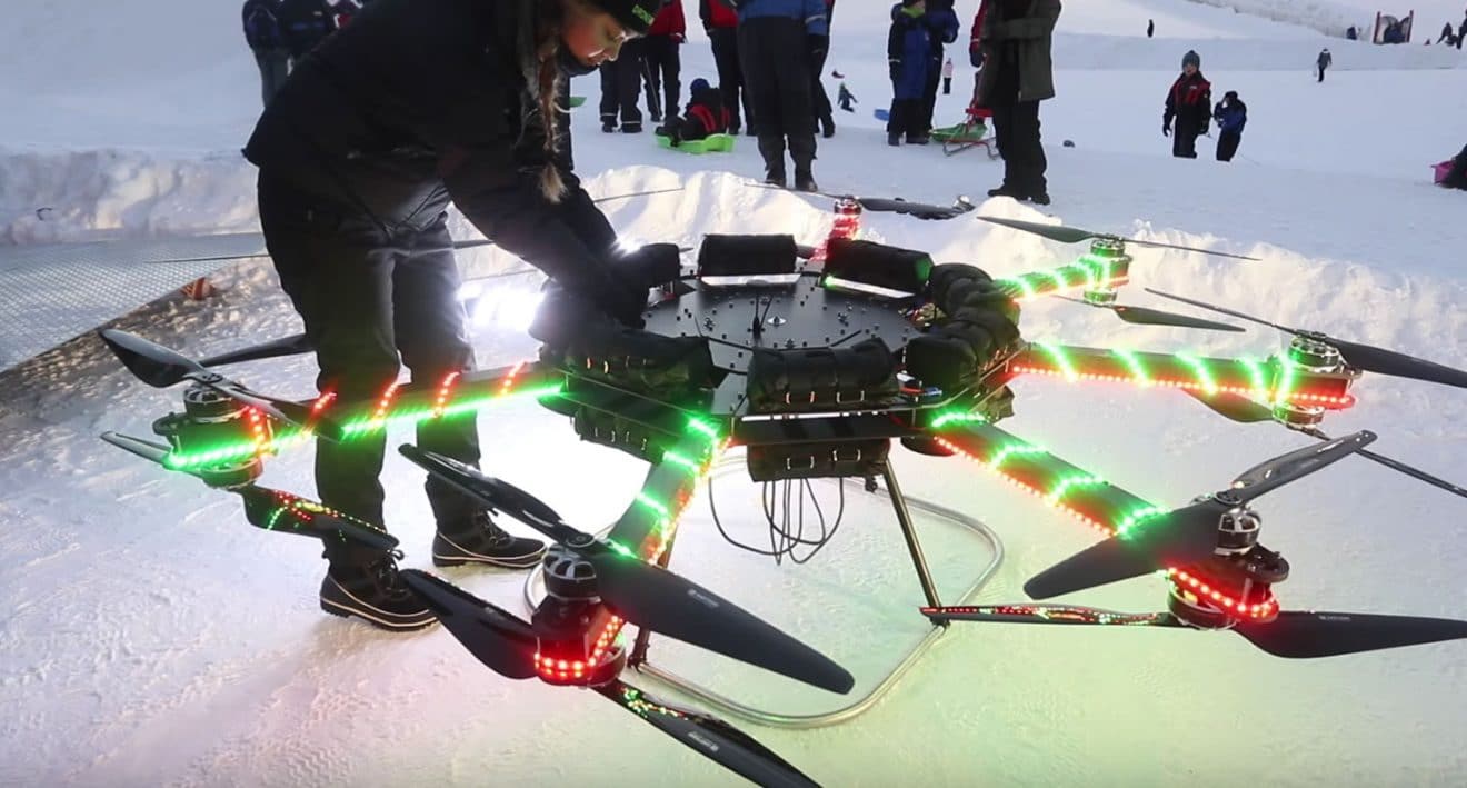 Cet homme a fabriqué un drone qui peut faire voler un être humain (et ...