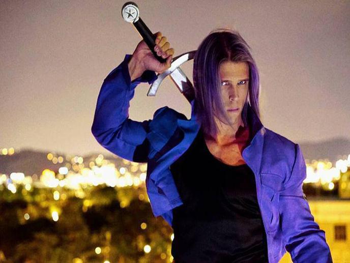 Après 15 000$ et trois ans, il atteint enfin son rêve : incarner Trunk ...