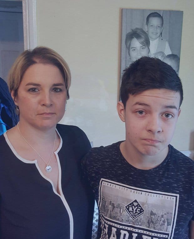 Un ado dort 18 heures par jour depuis 3 mois et il est impossible de le ...