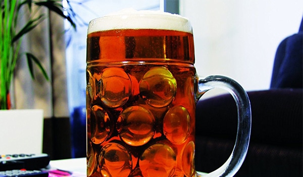 Enorme : la pinte de bière géante, pour les vrais bois-sans-soif