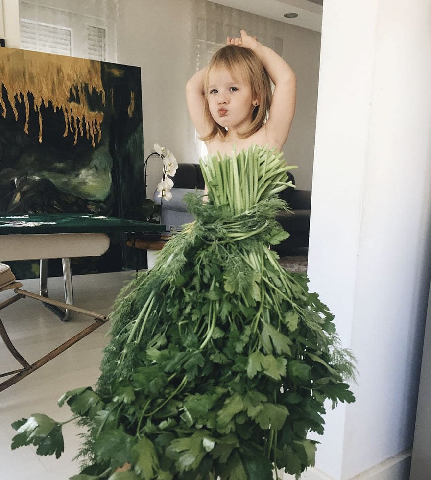 Cette maman réalise des robes en fruits et légumes à sa fille grâce à ...