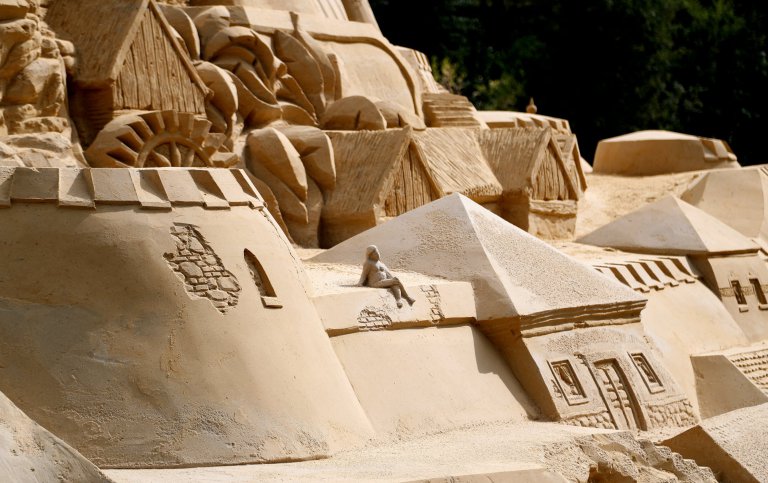 Le record du plus grand château de sable a été battu et c'est ...
