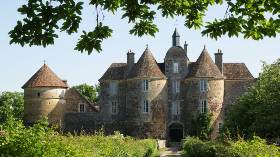 Un château bâti entièrement en utilisant des techniques moyenâgeuses ...