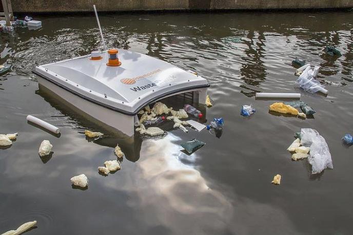 Découvrez le WasteShark : un aspirateur aquatique qui collecte les ...