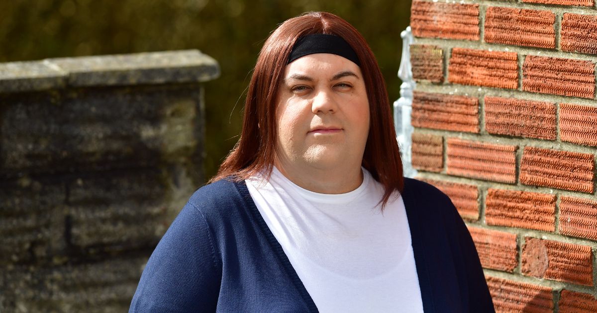 Pendant 19 ans, Lisa-Lee Dark pense être un homme alors qu'elle est une ...