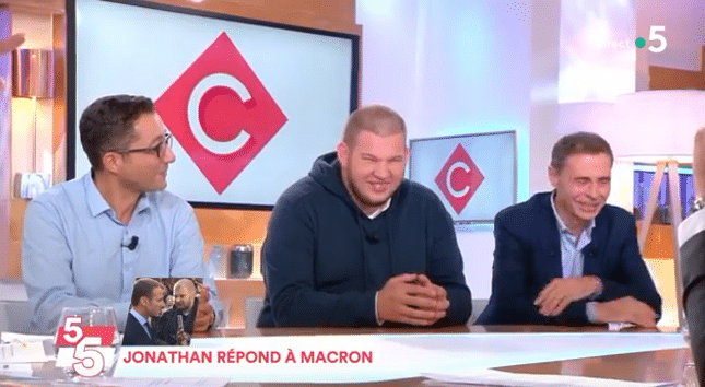 Jonathan (qui devrait traverser la rue pour trouver un travail) répond ...