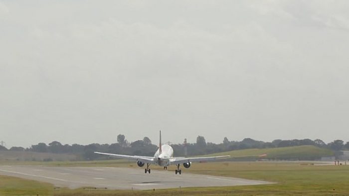 Un Airbus avorte son atterrissage au moment de toucher le tarmac ...