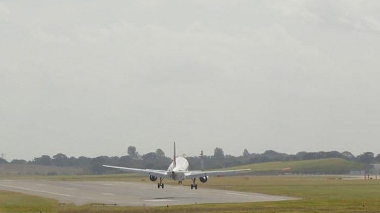 Un Airbus avorte son atterrissage au moment de toucher le tarmac ...