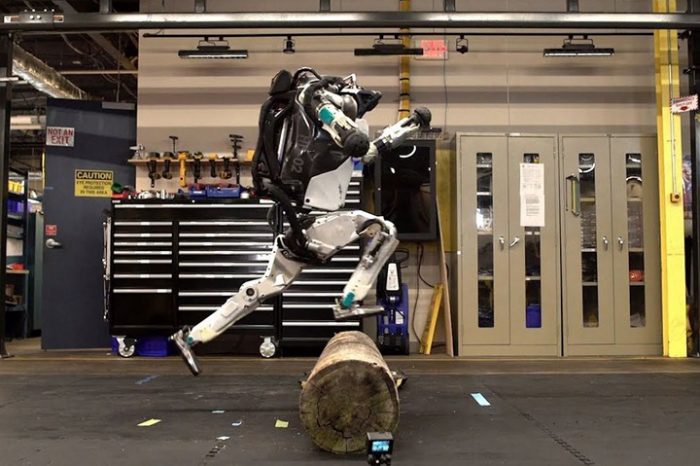 Atlas, le robot de Boston Dynamics sait maintenant gravir des obstacles