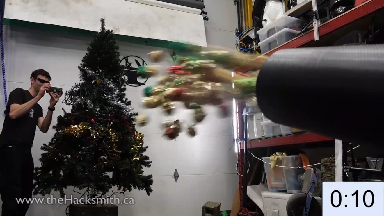 Voici comment décorer son sapin de Noël en 30 secondes