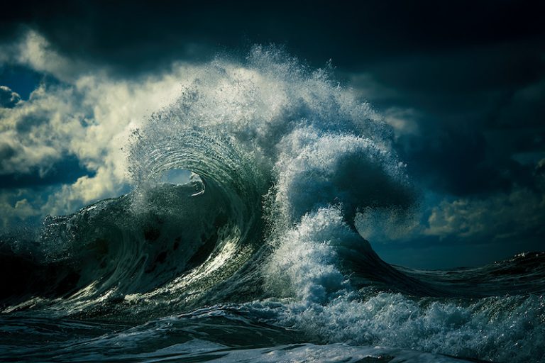 17 photos impressionnantes de vagues dans le monde