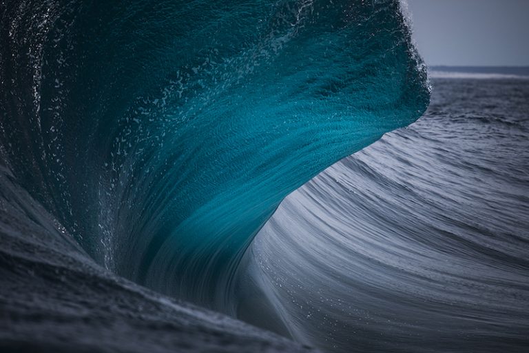 17 photos impressionnantes de vagues dans le monde