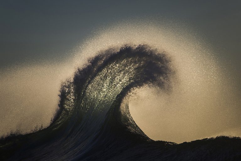 17 photos impressionnantes de vagues dans le monde