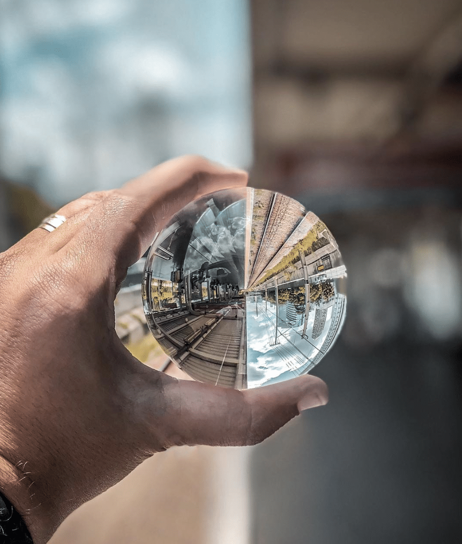 Ce photographe réalise des photos parfaites à l'aide d'objets et d'effets