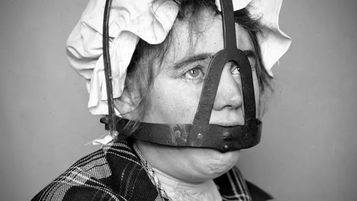 Les 10 pires techniques de torture réservées aux femmes au Moyen-Âge