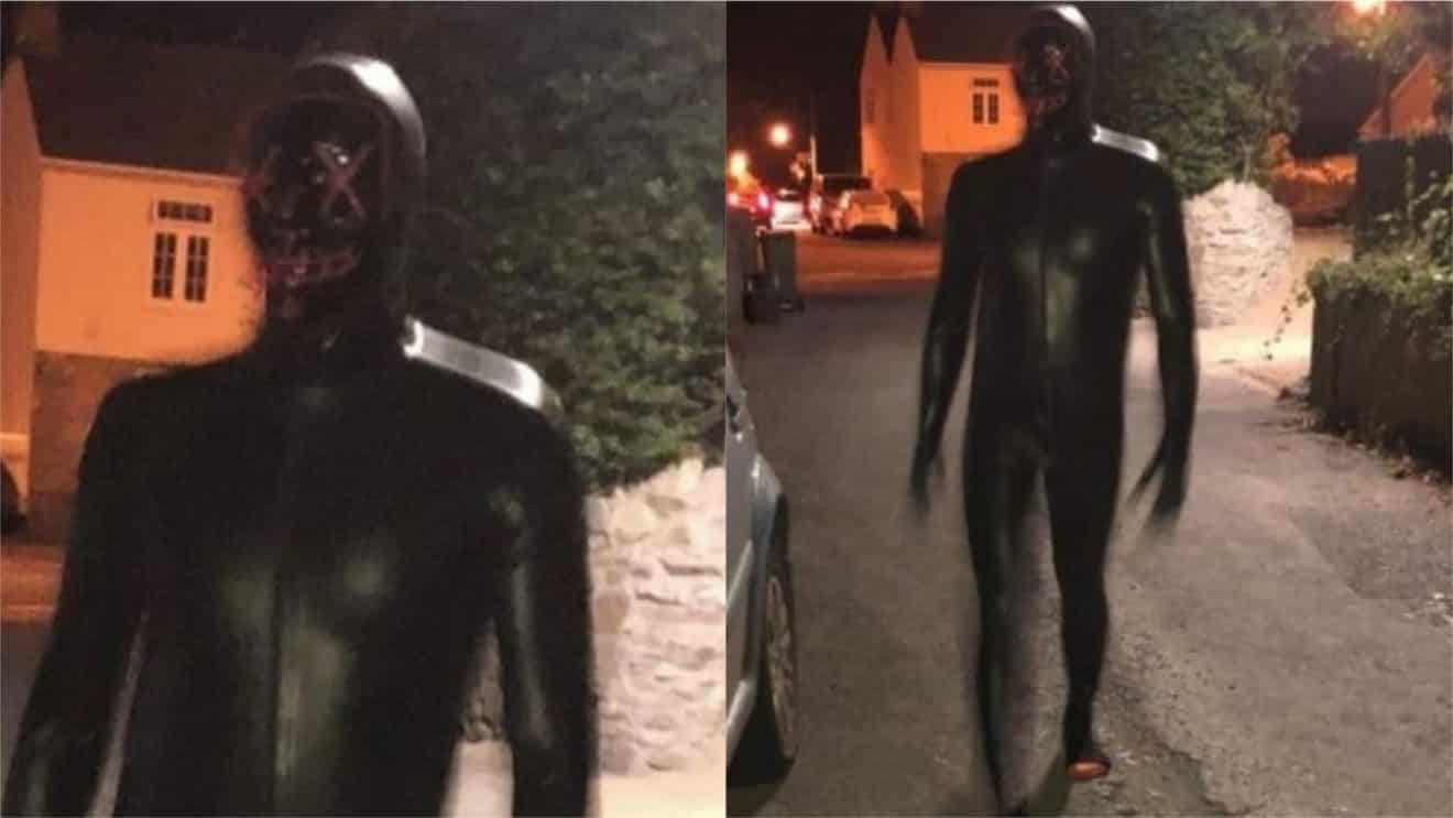 En costume de Gimp, cet homme semble sortir d'une soirée sadomasochiste ...