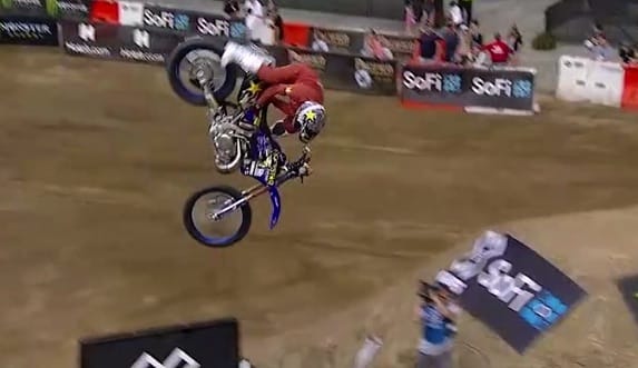 David Rinaldo réalise une nouvelle figure inédite en moto, c'est à ...