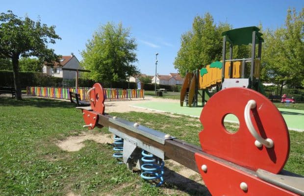 Un square pour enfants piégé par des bombes d'acides dans l'Essonne ...