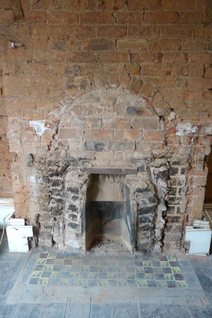 Ce couple achète une maison en ruine et la rénove entièrement : le ...
