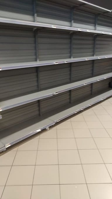 25 photos de rayons de supermarchés complètement vidés - Page 5 sur 5