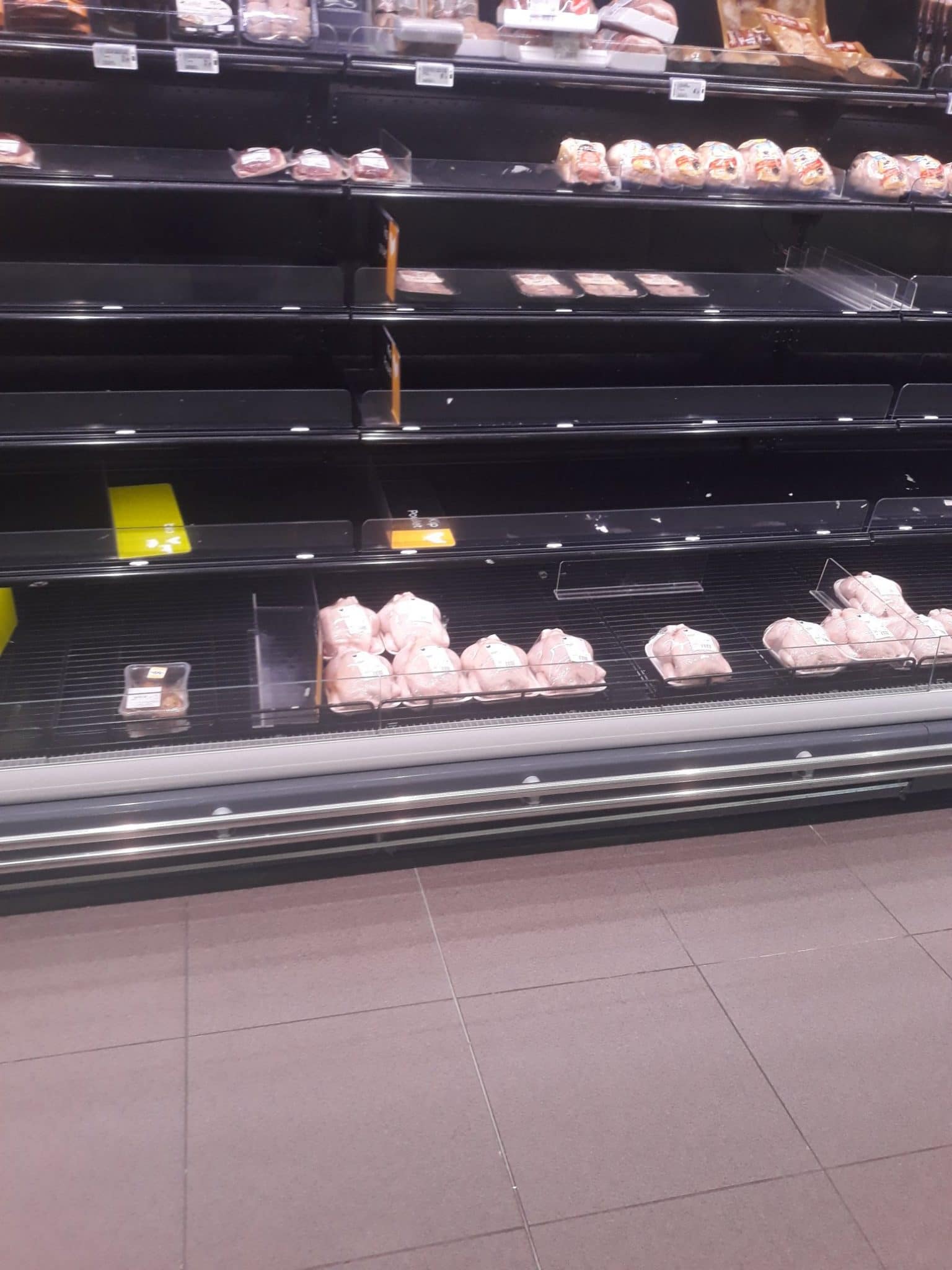 25 photos de rayons de supermarchés complètement vidés - Page 4 sur 5