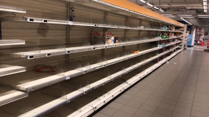 25 photos de rayons de supermarchés complètement vidés - Page 5 sur 5