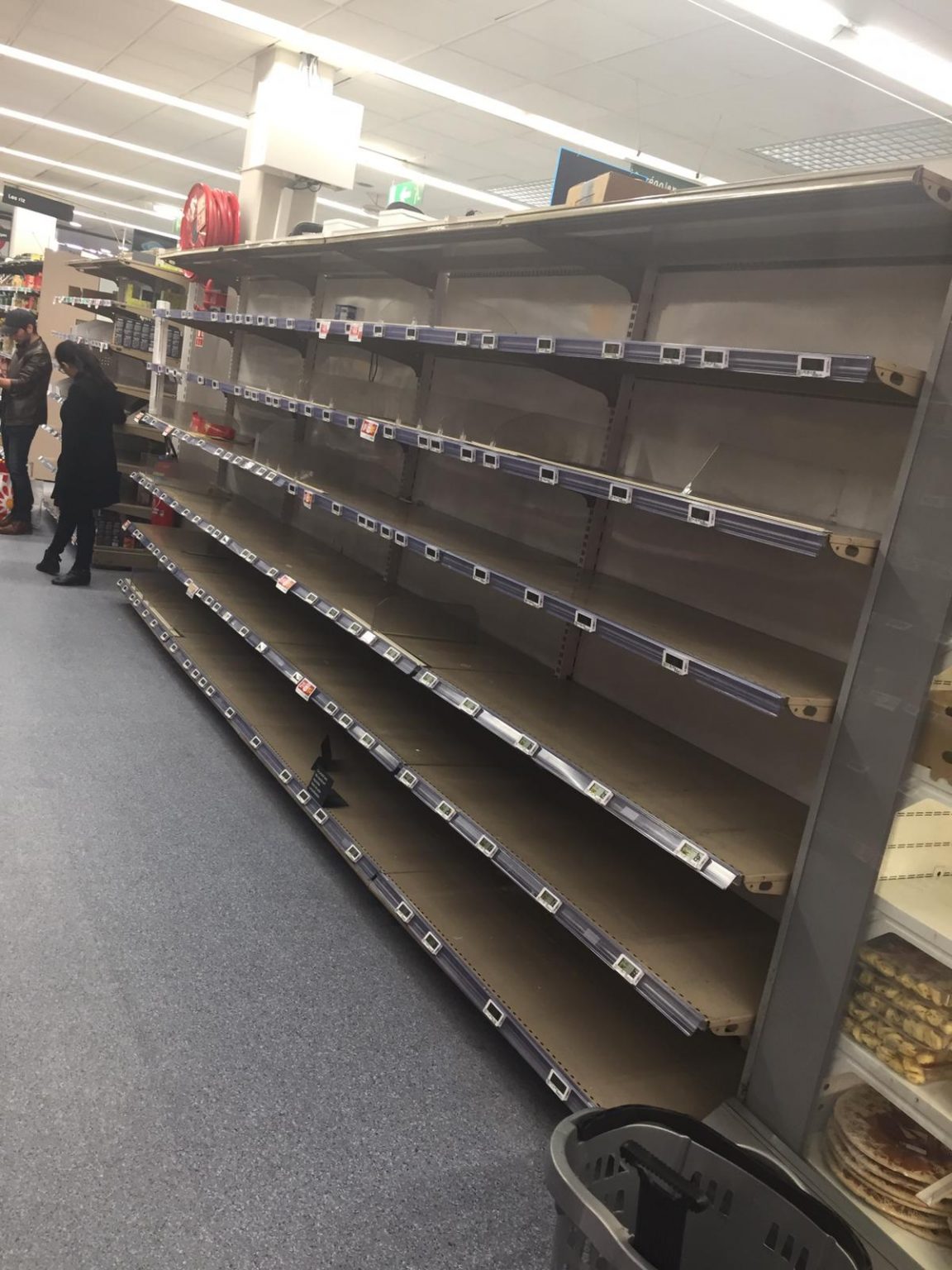 25 photos de rayons de supermarchés complètement vidés - Page 5 sur 5