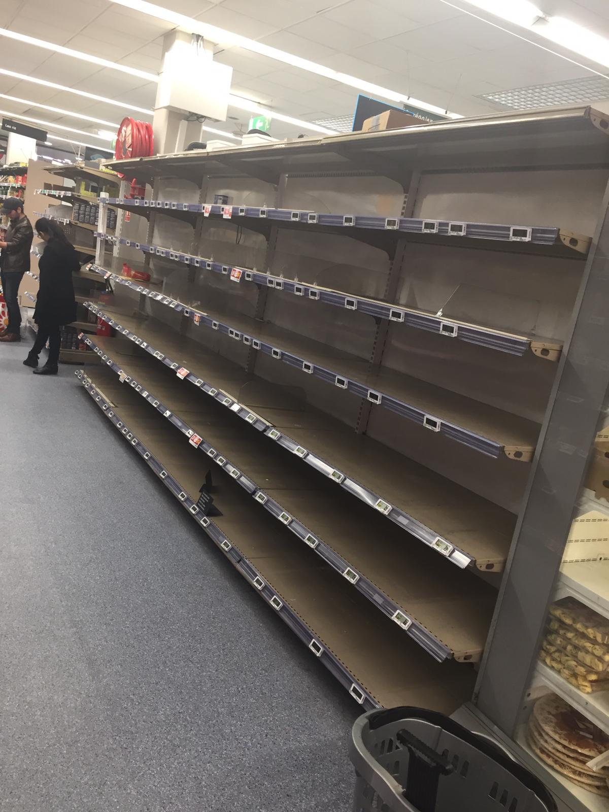 25 photos de rayons de supermarchés complètement vidés - Page 5 sur 5