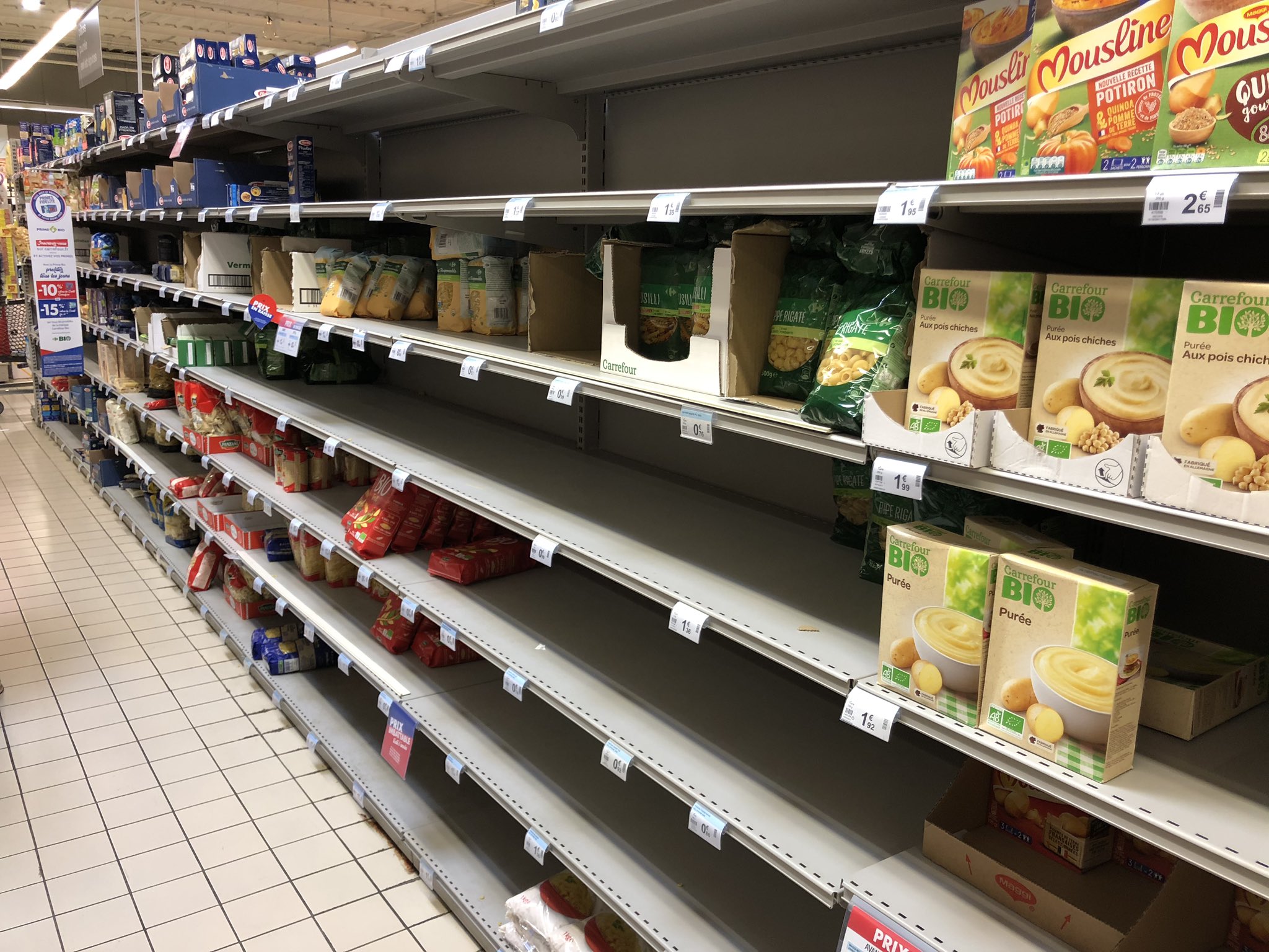 25 photos de rayons de supermarchés complètement vidés - Page 2 sur 5