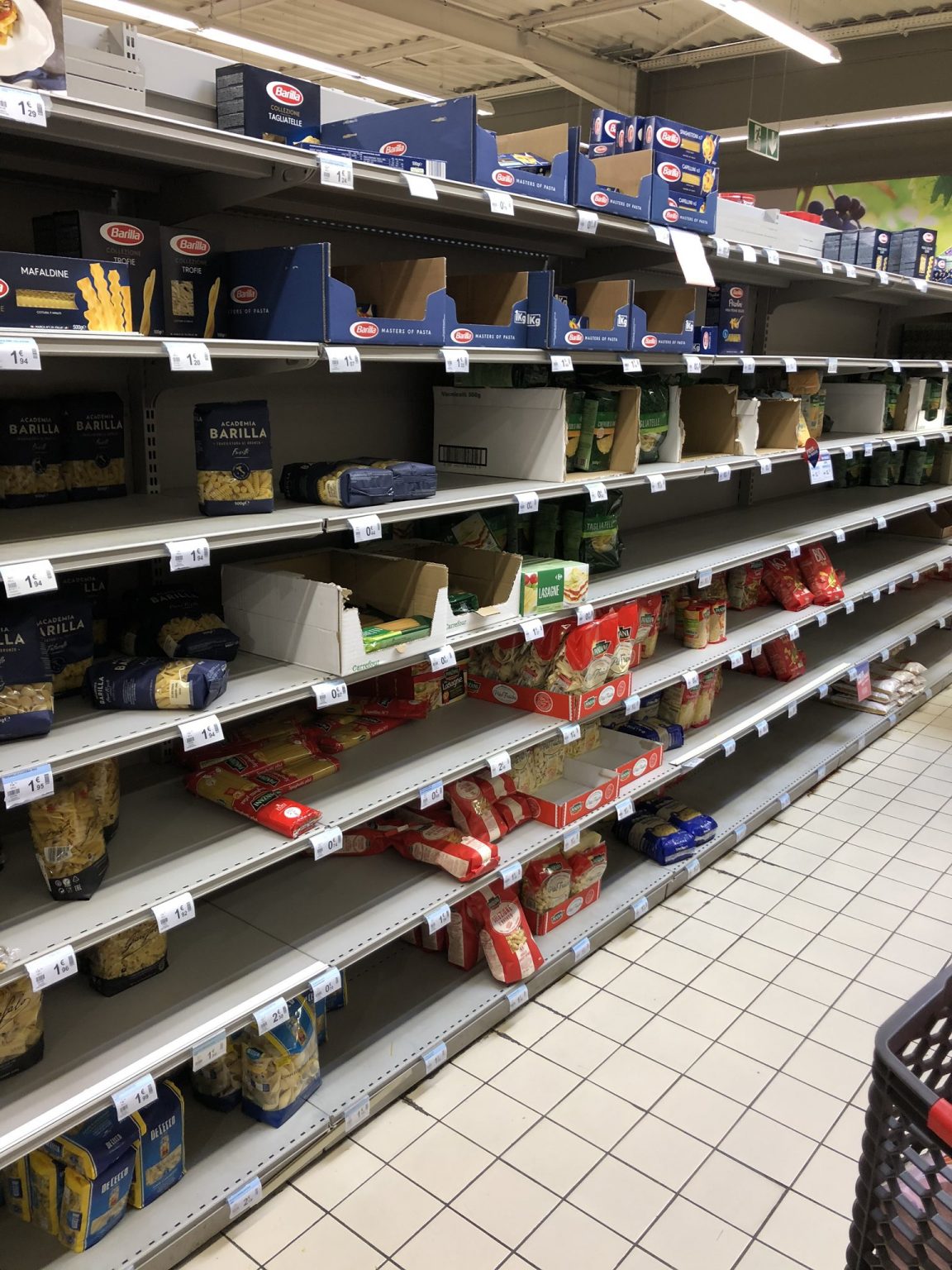 25 photos de rayons de supermarchés complètement vidés - Page 2 sur 5