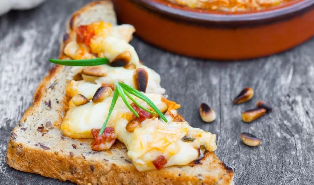 Camembert rôti au chorizo et miel : un apéritif de caractère et qui va ...