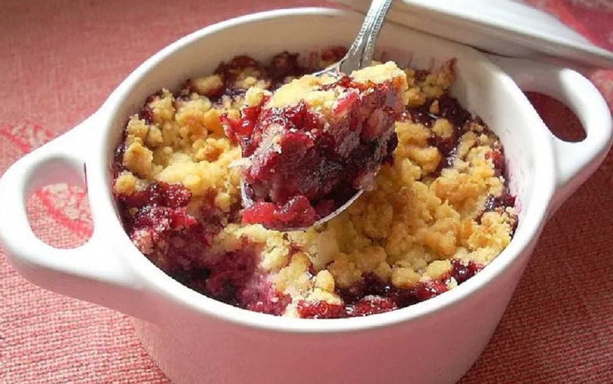 Crumble aux fruits rouges : une gourmandise fondante et délicieusement ...