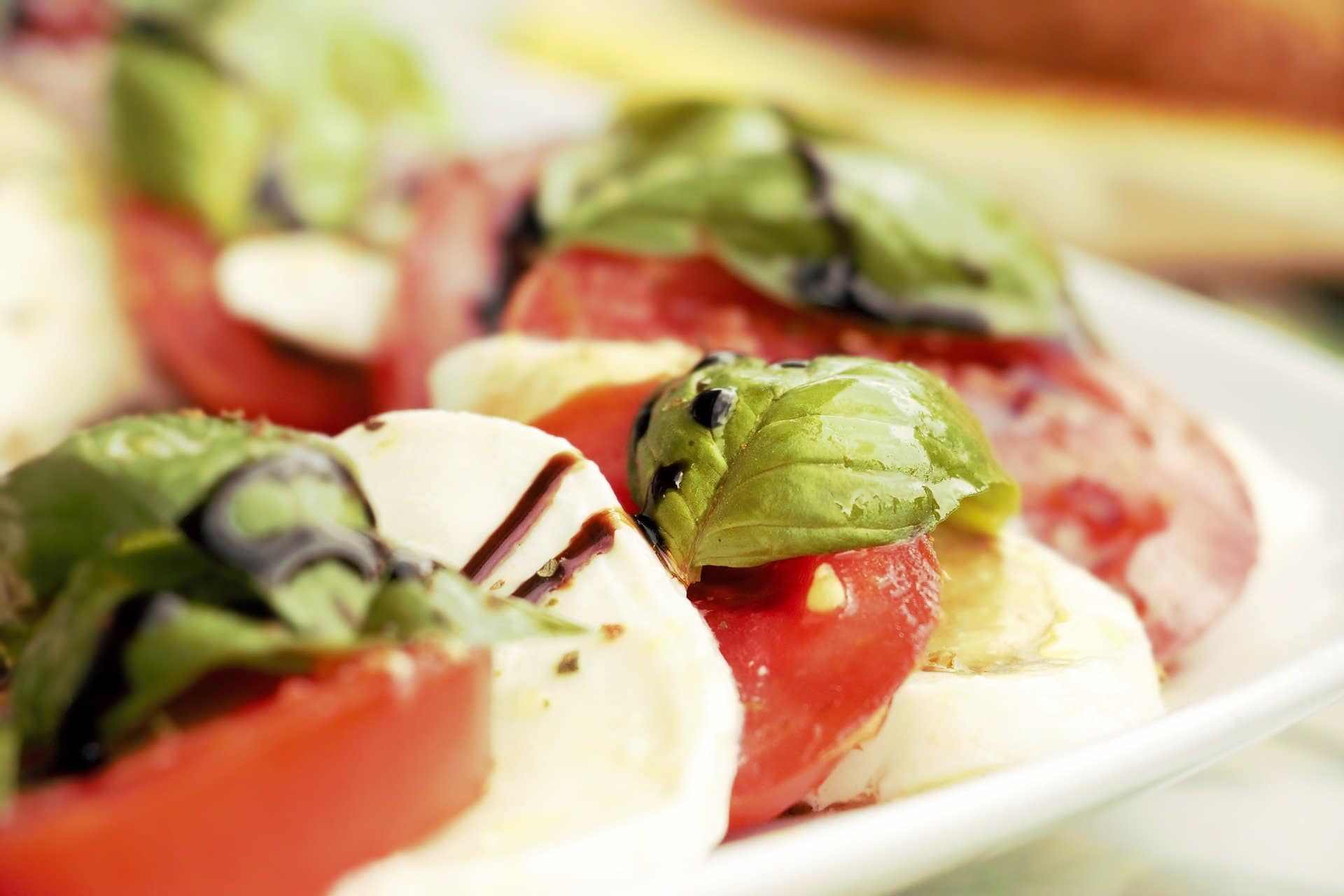 Salade Caprese : la véritable recette des tomates mozzarella
