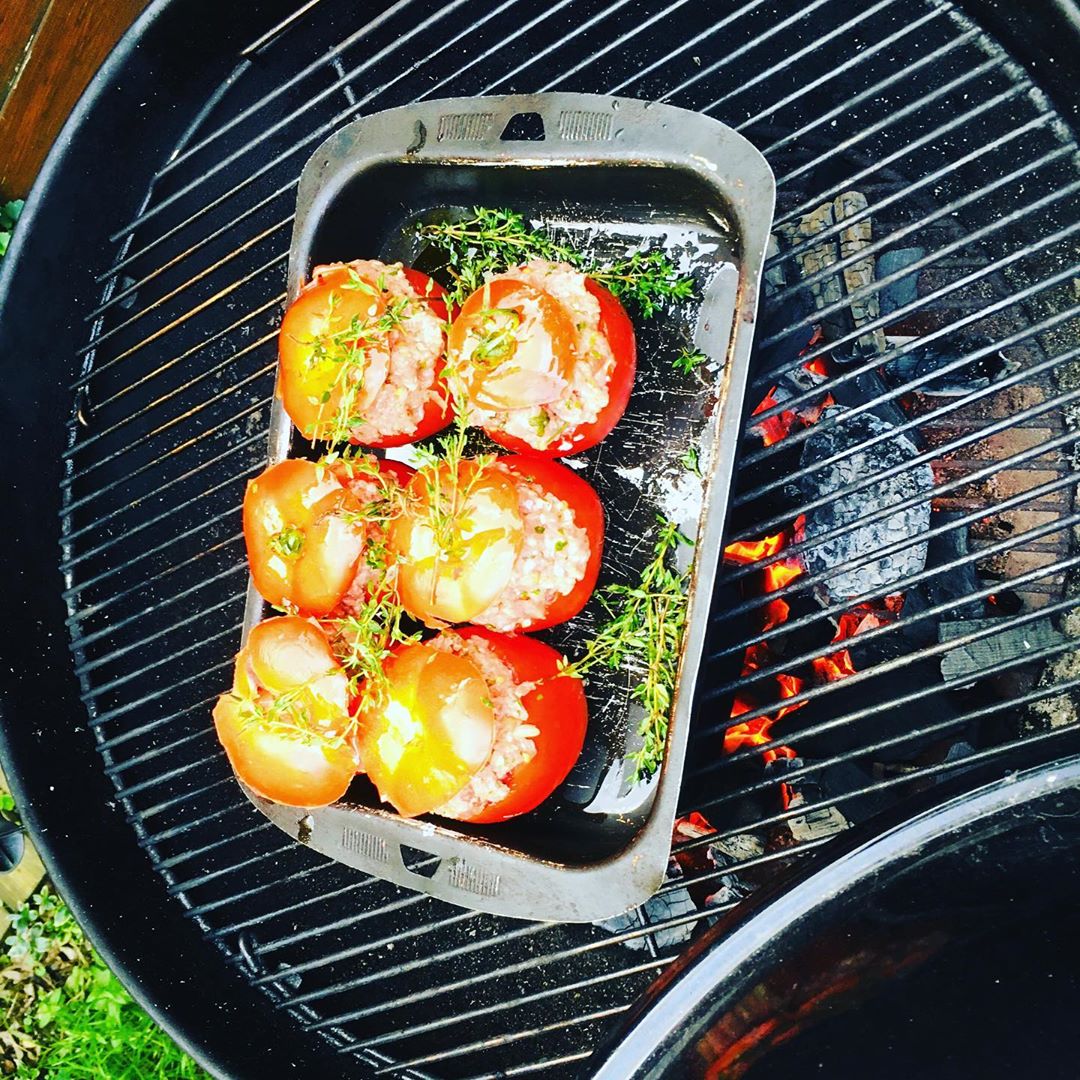 Dégustez ces tomates farcies aux pommes de terre et chèvre frais