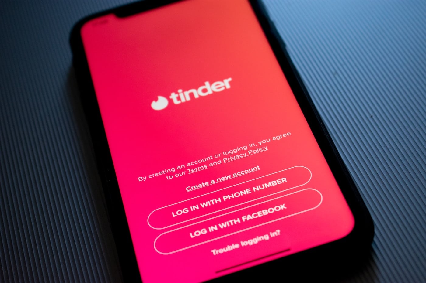 Tinder : Un jeune homme a été banni de l'application pour une raison ...