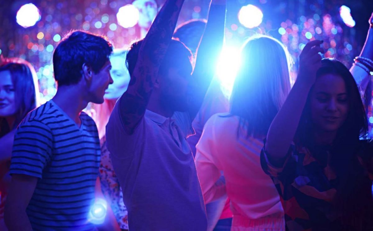 Covid-19: avec le couvre-feu, les "corona parties" se multiplient!