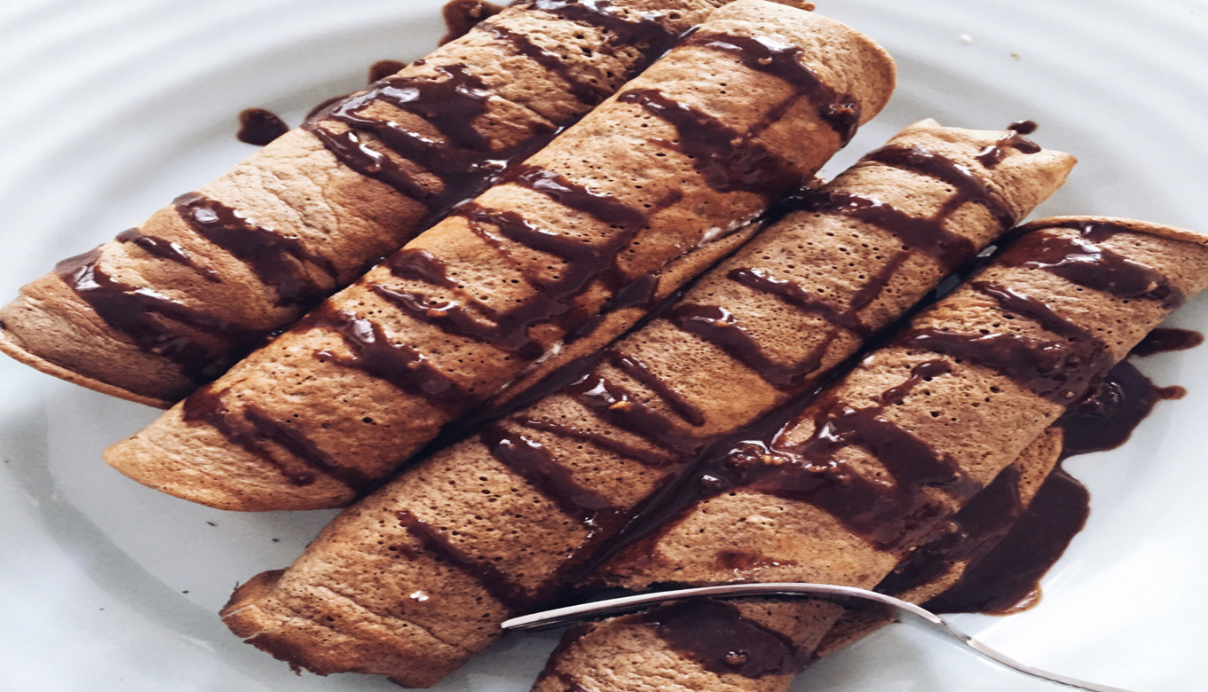 Préparez de délicieuses crêpes roulées au chocolat pour le goûter