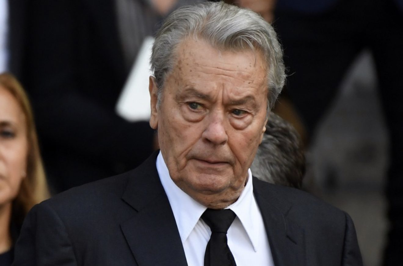 Le demi-frère d'Alain Delon fait des révélations sur l'enfance de l'acteur