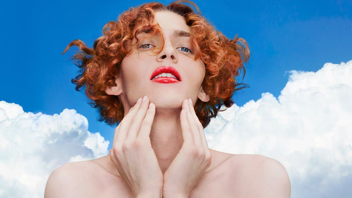 La chanteuse SOPHIE, icône de la communauté trans, est décédée